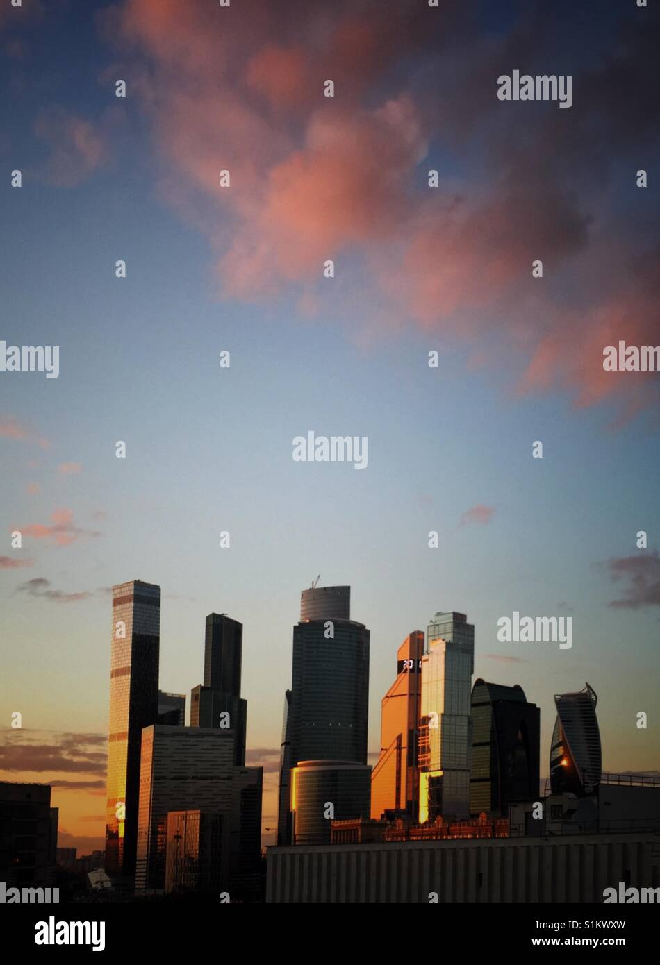 Clouds above city hi-res stock photography and images - Alamy