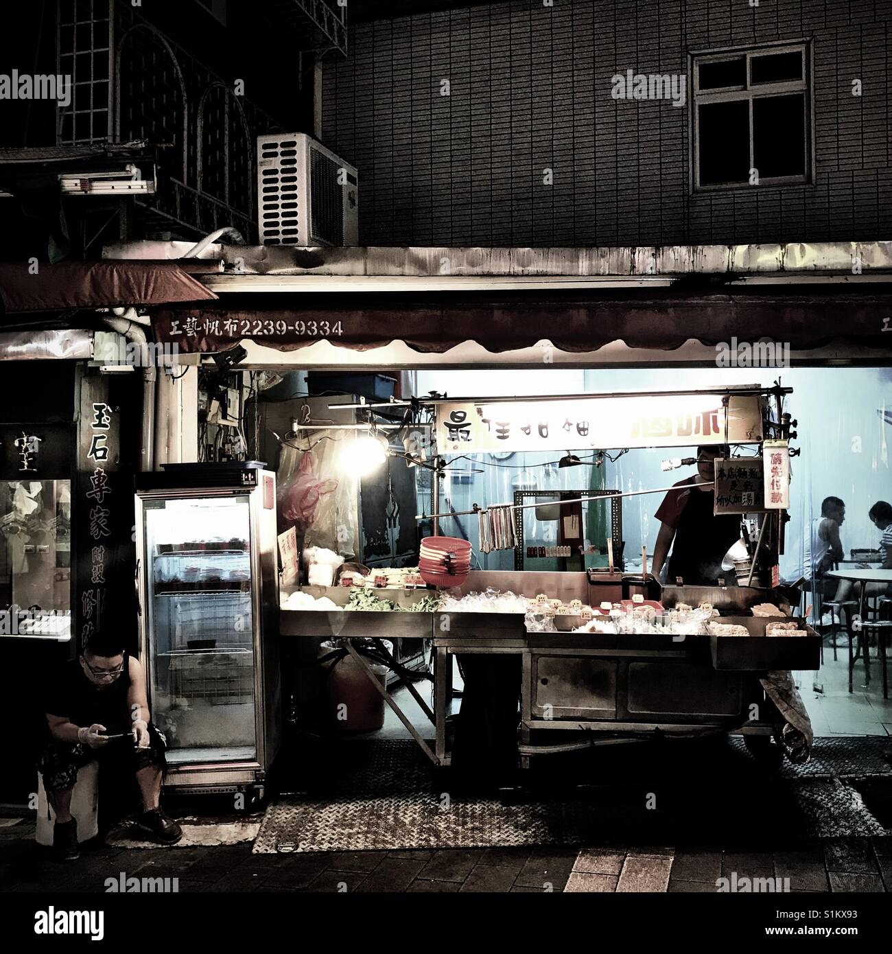 Roadside hawkers hi-res stock photography and images - Alamy