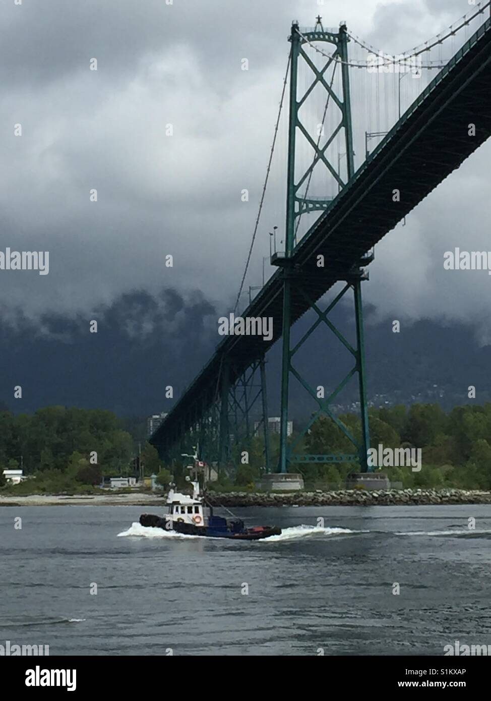 Tugboat bridge hi-res stock photography and images - Alamy