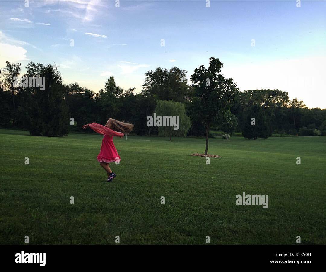 Dancing freely hi-res stock photography and images - Alamy