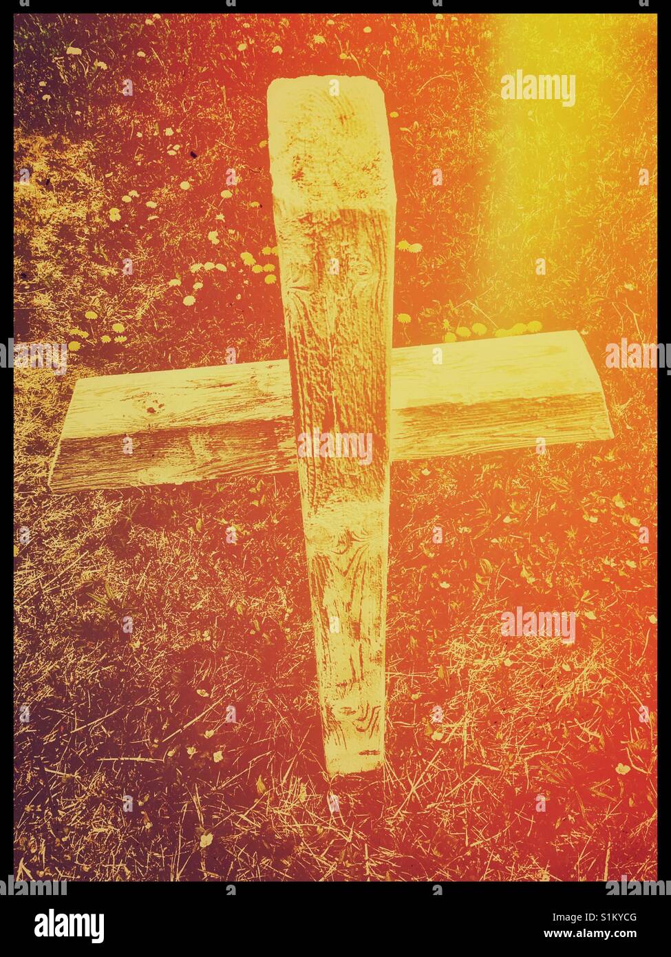 Unmarked wooden cross glow Stock Photo - Alamy