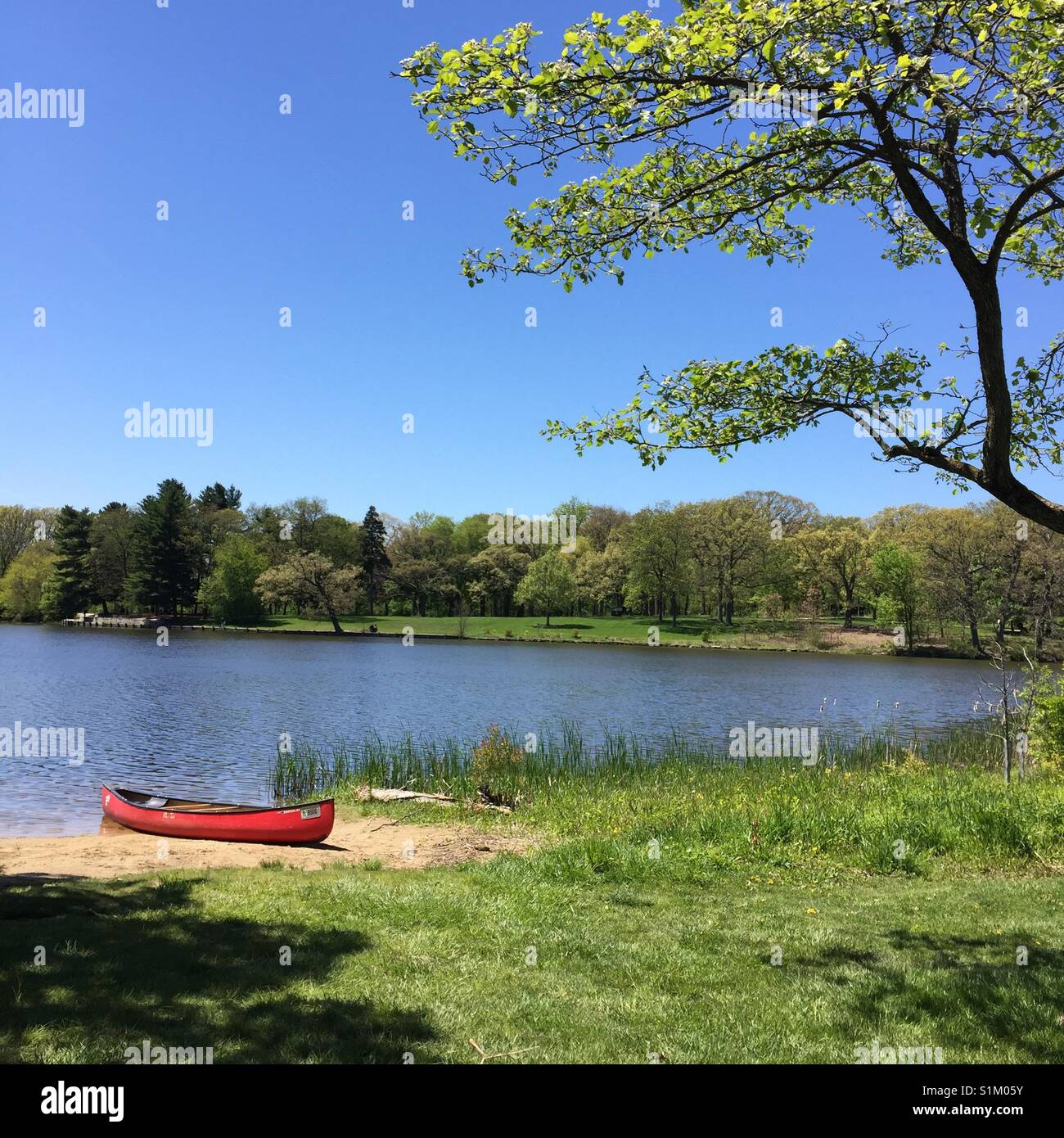 Red canoe hi-res stock photography and images - Alamy