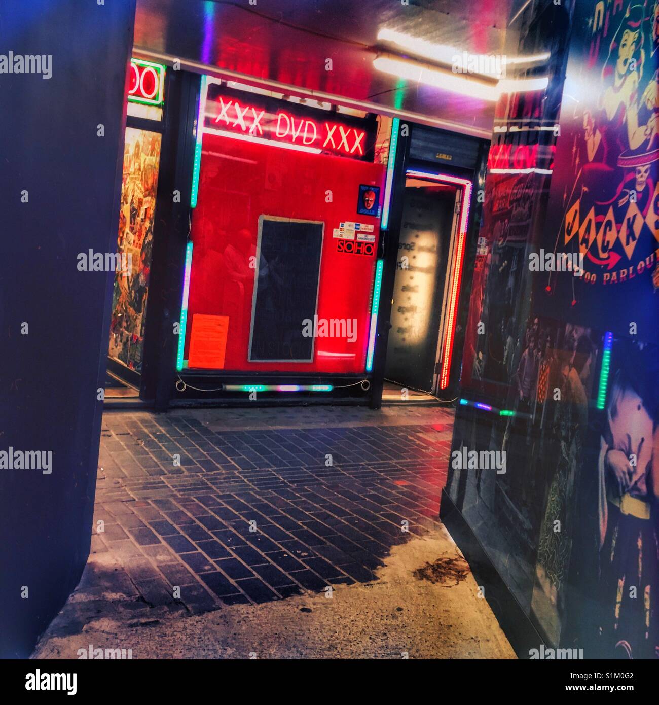 Soho alleyway hi-res stock photography and images - Alamy