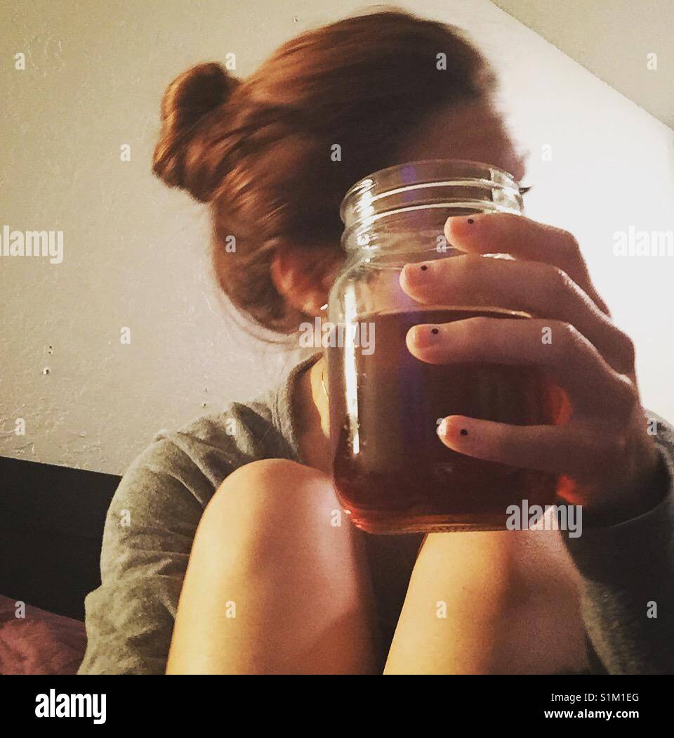 Drinking cold cider from a mason jar Stock Photo - Alamy