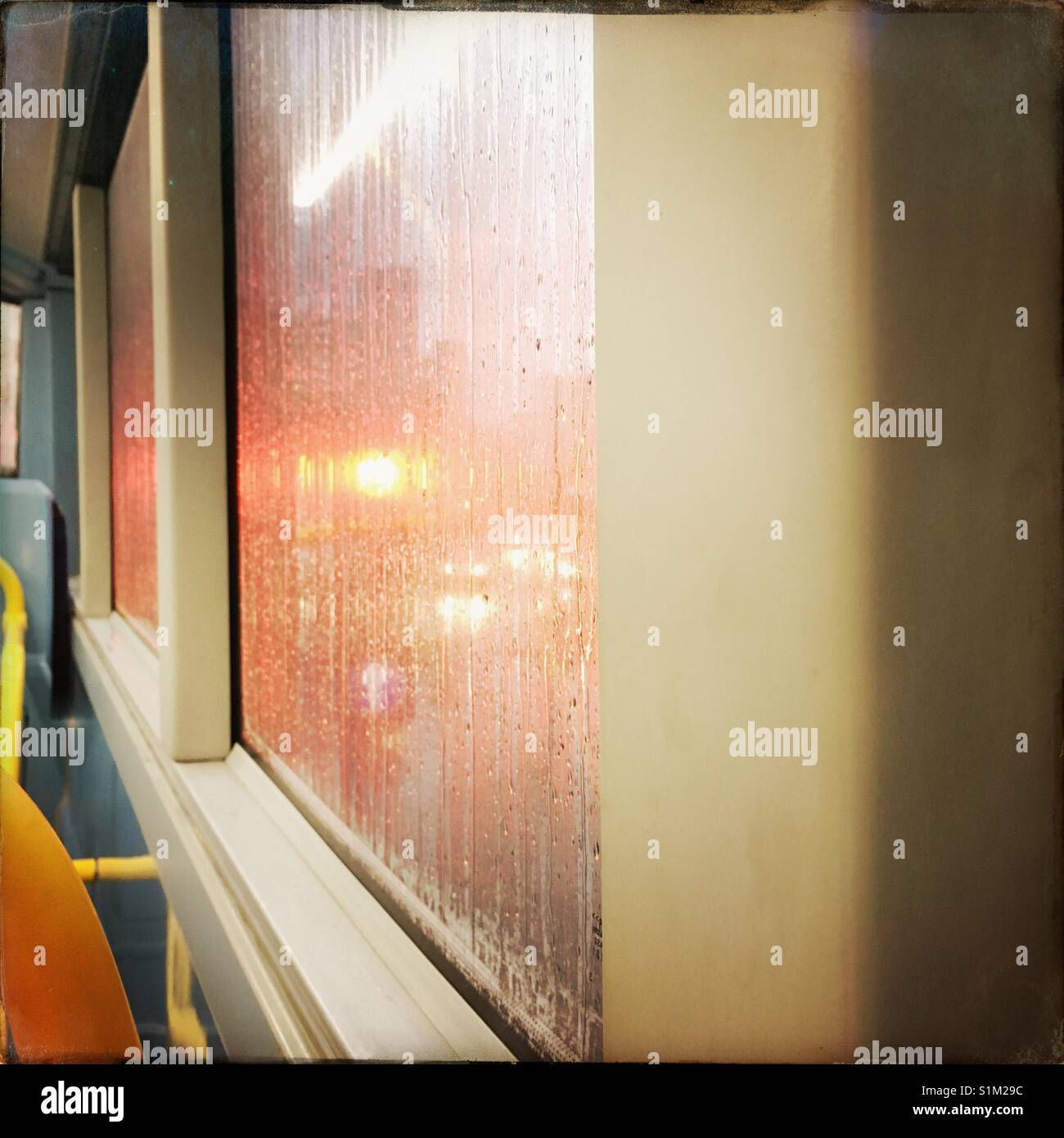 Bus window rain hi-res stock photography and images - Alamy