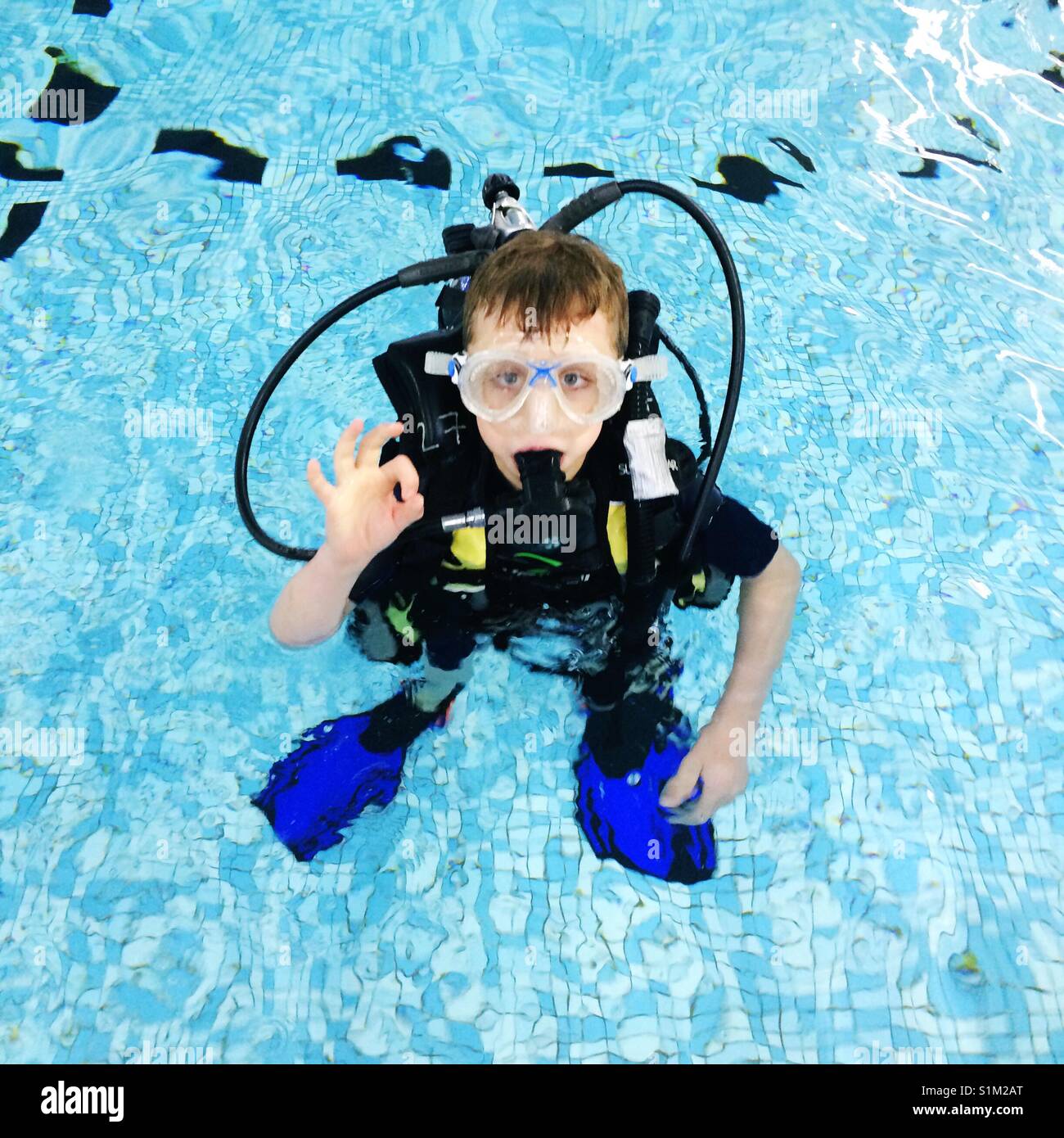 Boy swimming underwater hi-res stock photography and images - Alamy