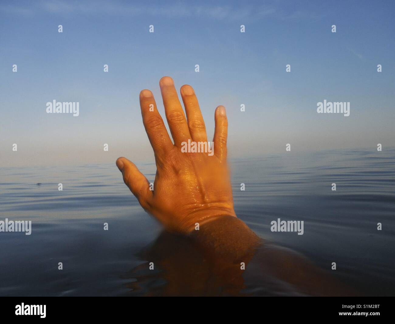Hand in water hi-res stock photography and images - Alamy