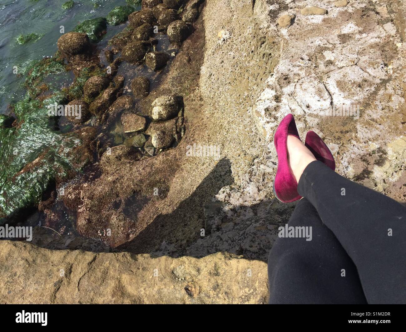 Cliff hanger hi-res stock photography and images - Alamy