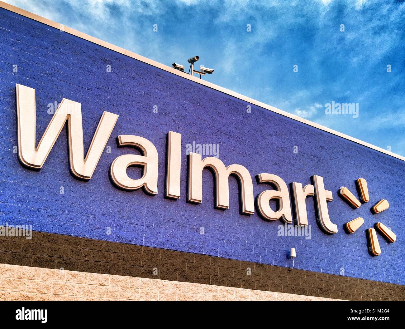 Walmart store hi-res stock photography and images - Alamy