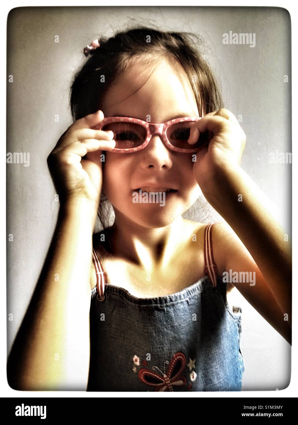 Girl wearing sunglasses Stock Photo - Alamy