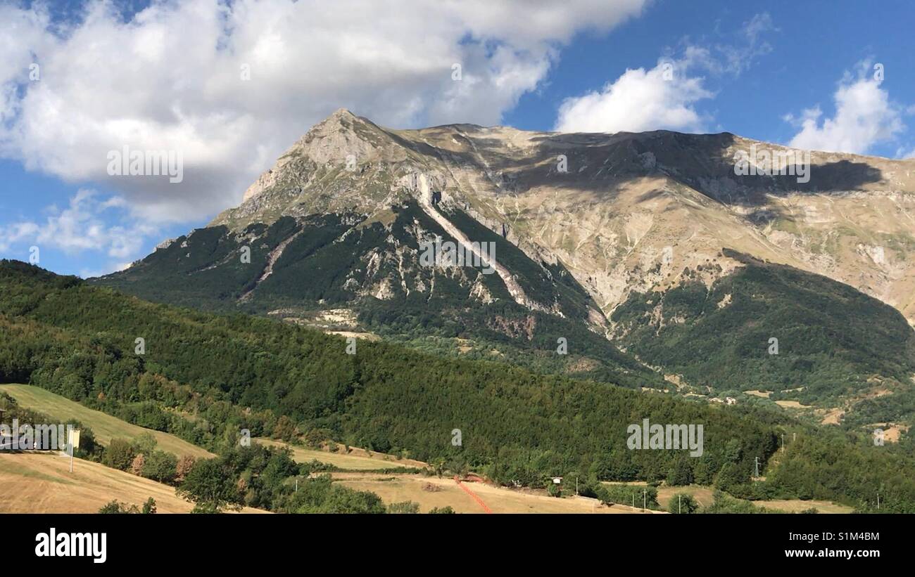 Montegallo village hi-res stock photography and images - Alamy