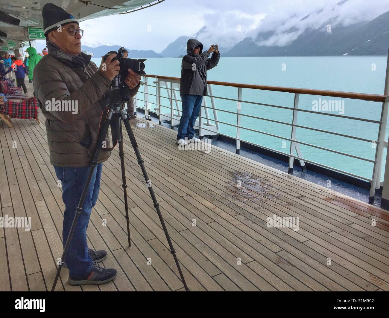 Cruiseline deck people hi-res stock photography and images - Alamy