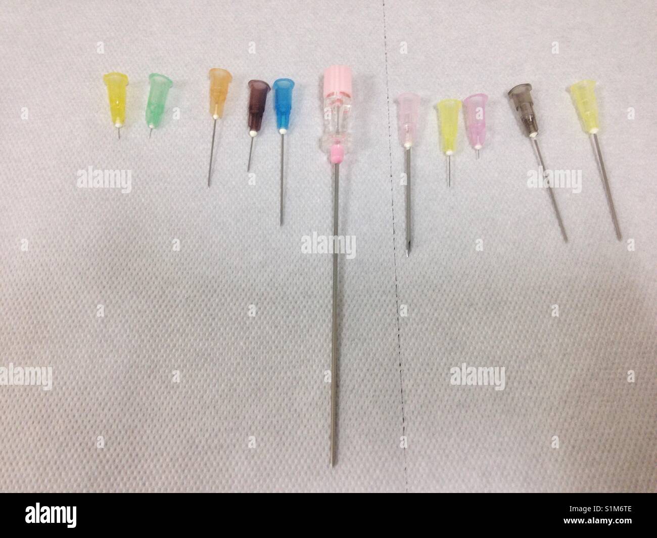 Big needles hi-res stock photography and images - Alamy