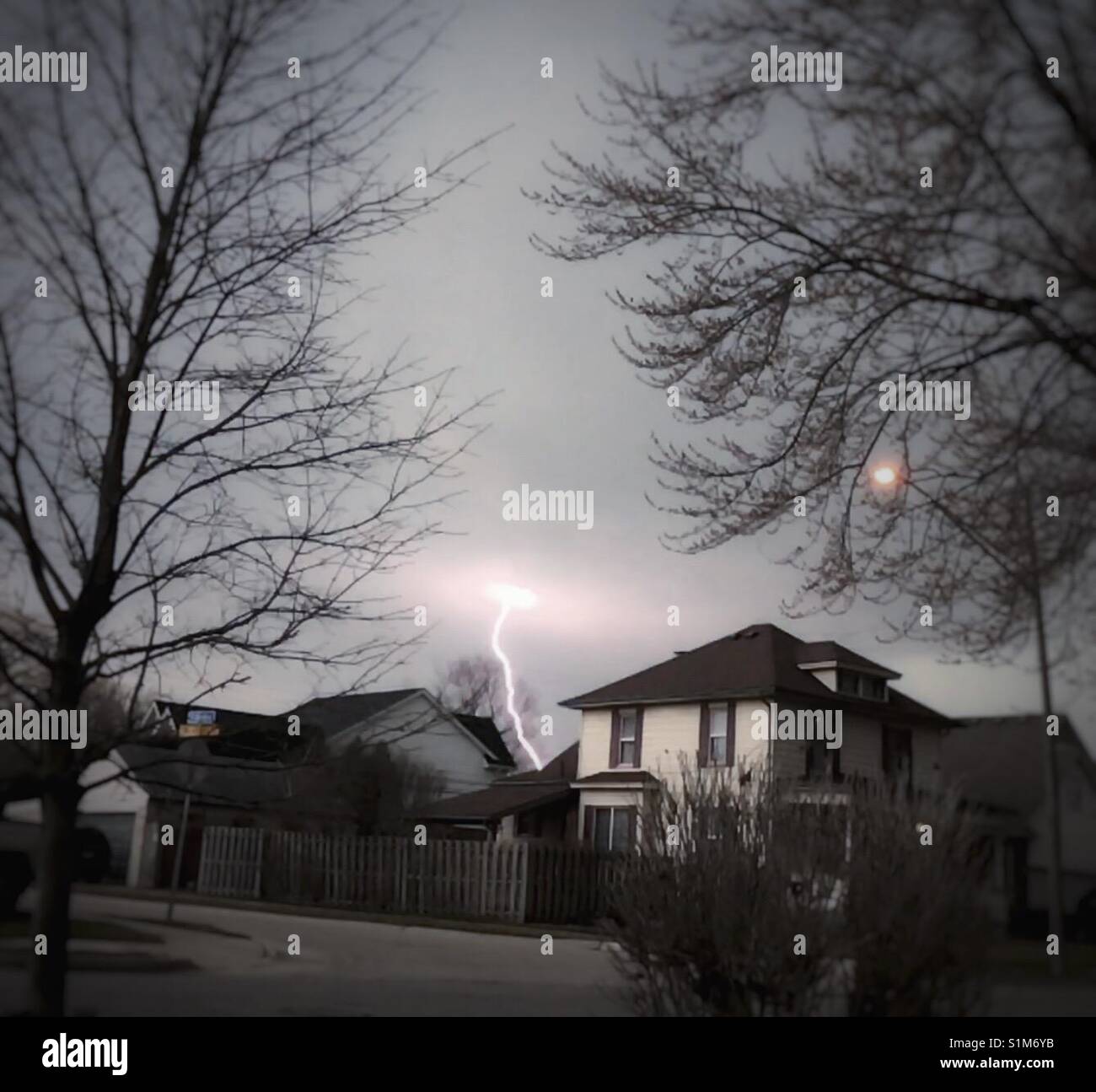 Lightning the dark hi-res stock photography and images - Alamy