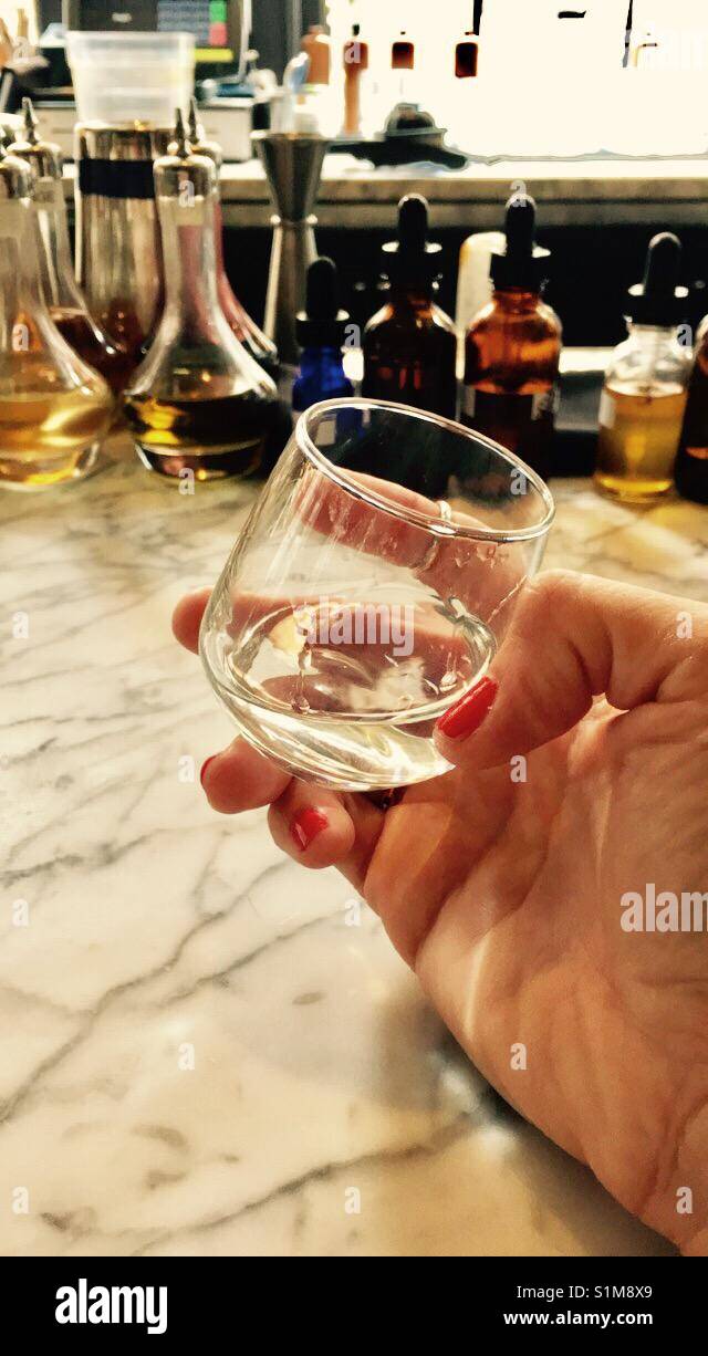 Cocktailing hi-res stock photography and images - Alamy