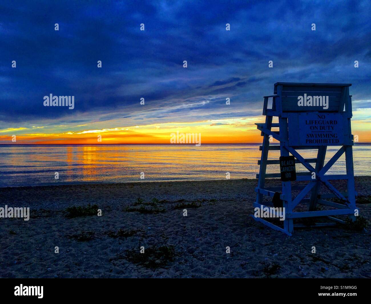 Chasing sunsets hi-res stock photography and images - Alamy
