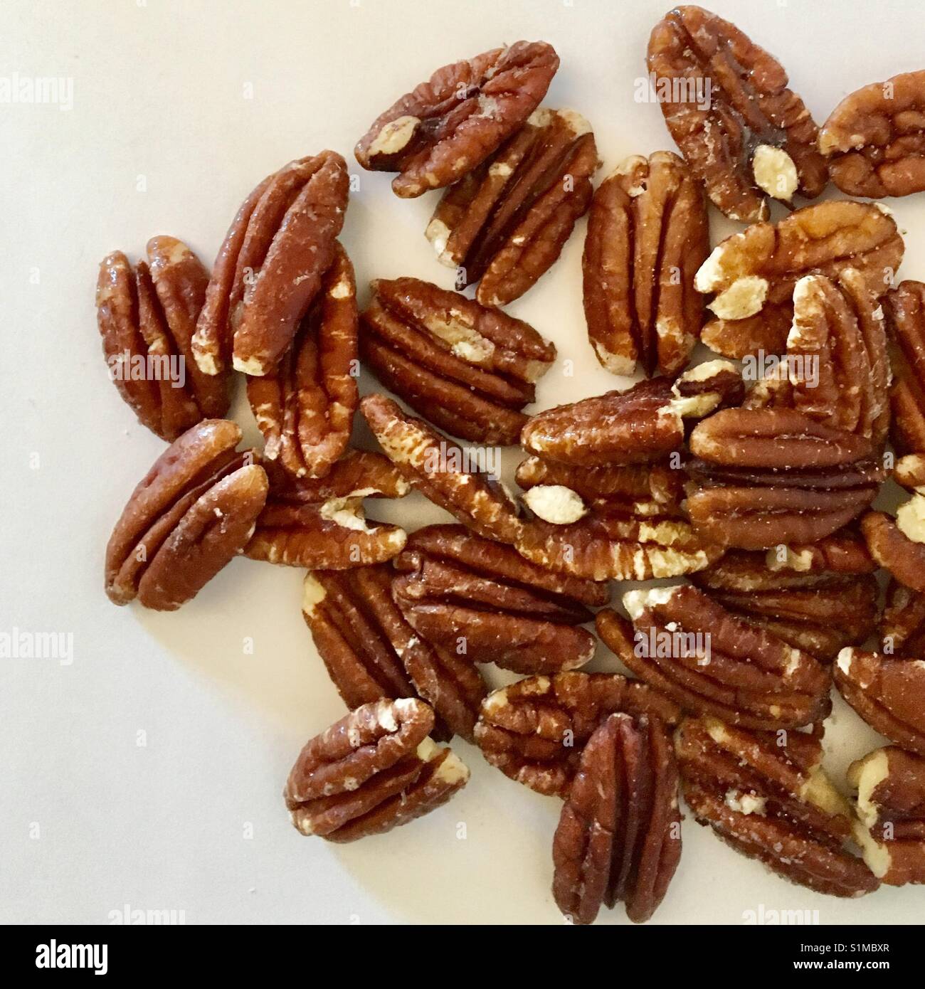 Pile of pecans Stock Photo - Alamy