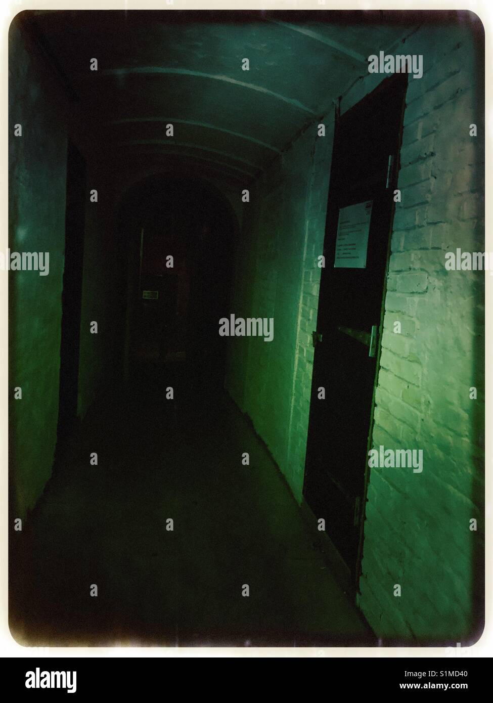 Spooky alleyway hi-res stock photography and images - Alamy