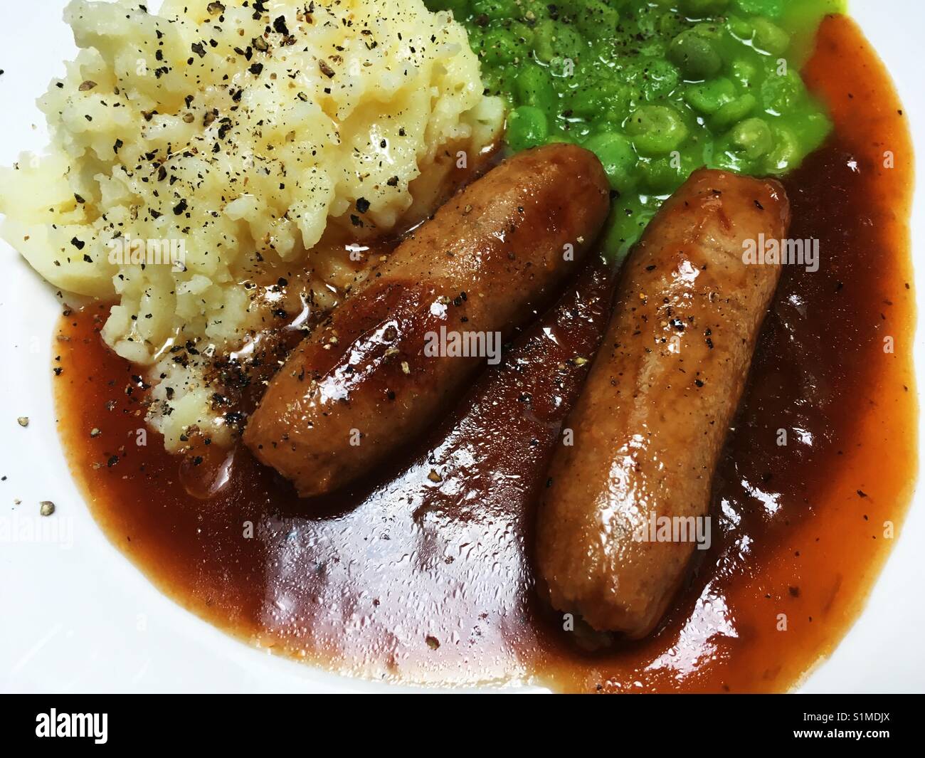 Sausage, mash and mushy peas Stock Photo - Alamy