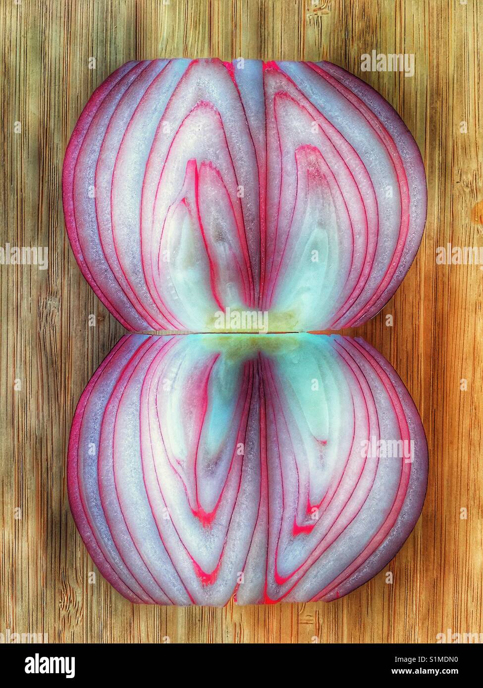Red onion halves hi-res stock photography and images - Alamy