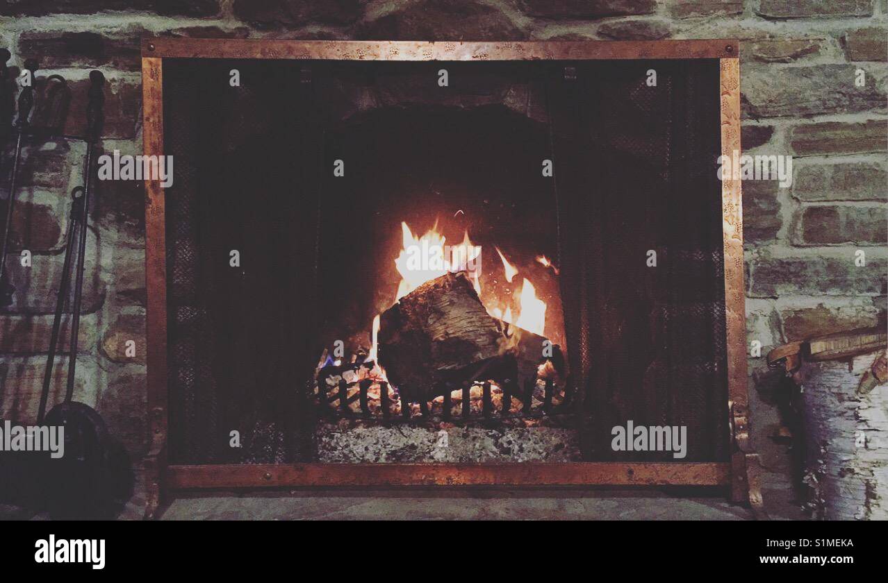 Cottage fire hi-res stock photography and images - Alamy