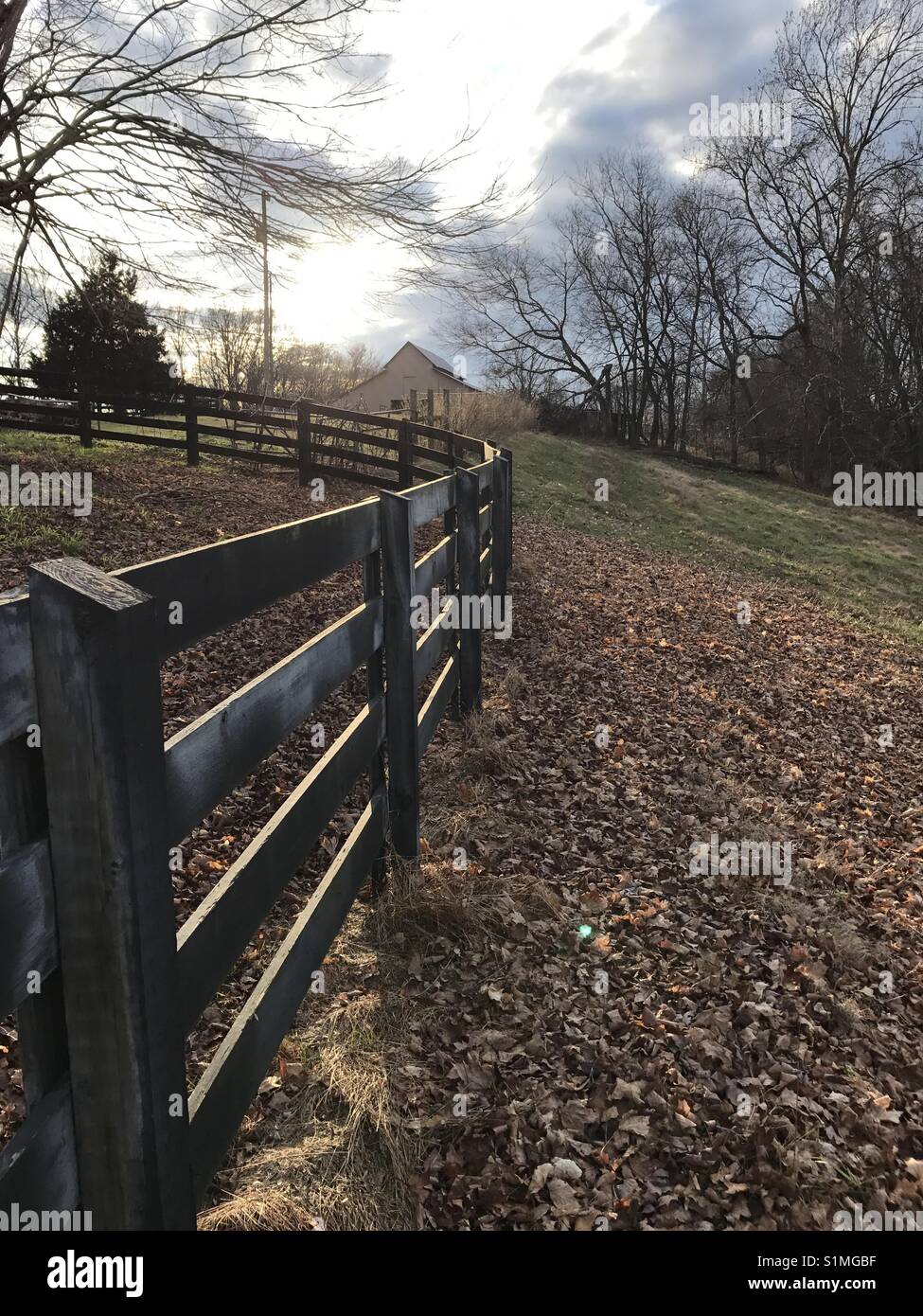 Hilltop farm hi-res stock photography and images - Alamy