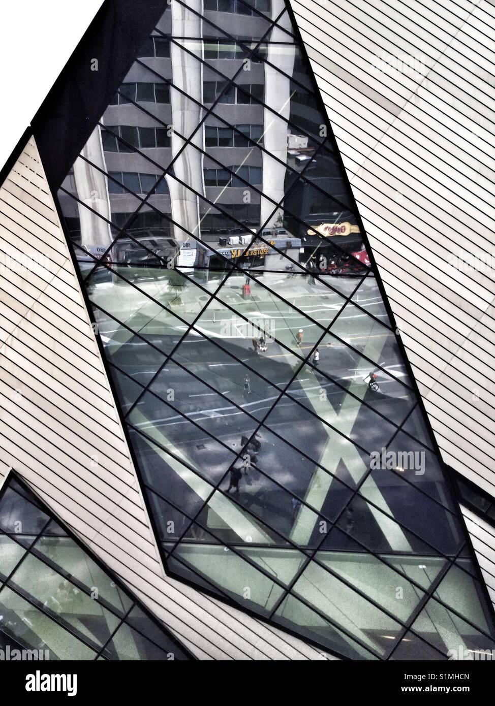 Building mirrors reflect the street scene below Stock Photo - Alamy