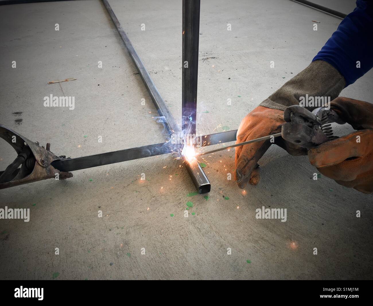 Weld worker hi-res stock photography and images - Alamy