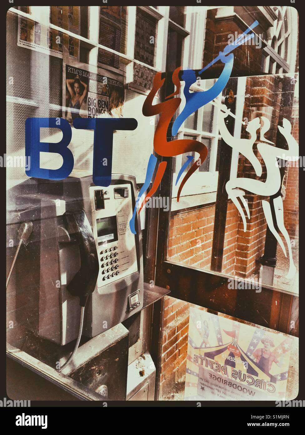 Bt kiosk telephone 1990s hi-res stock photography and images - Alamy