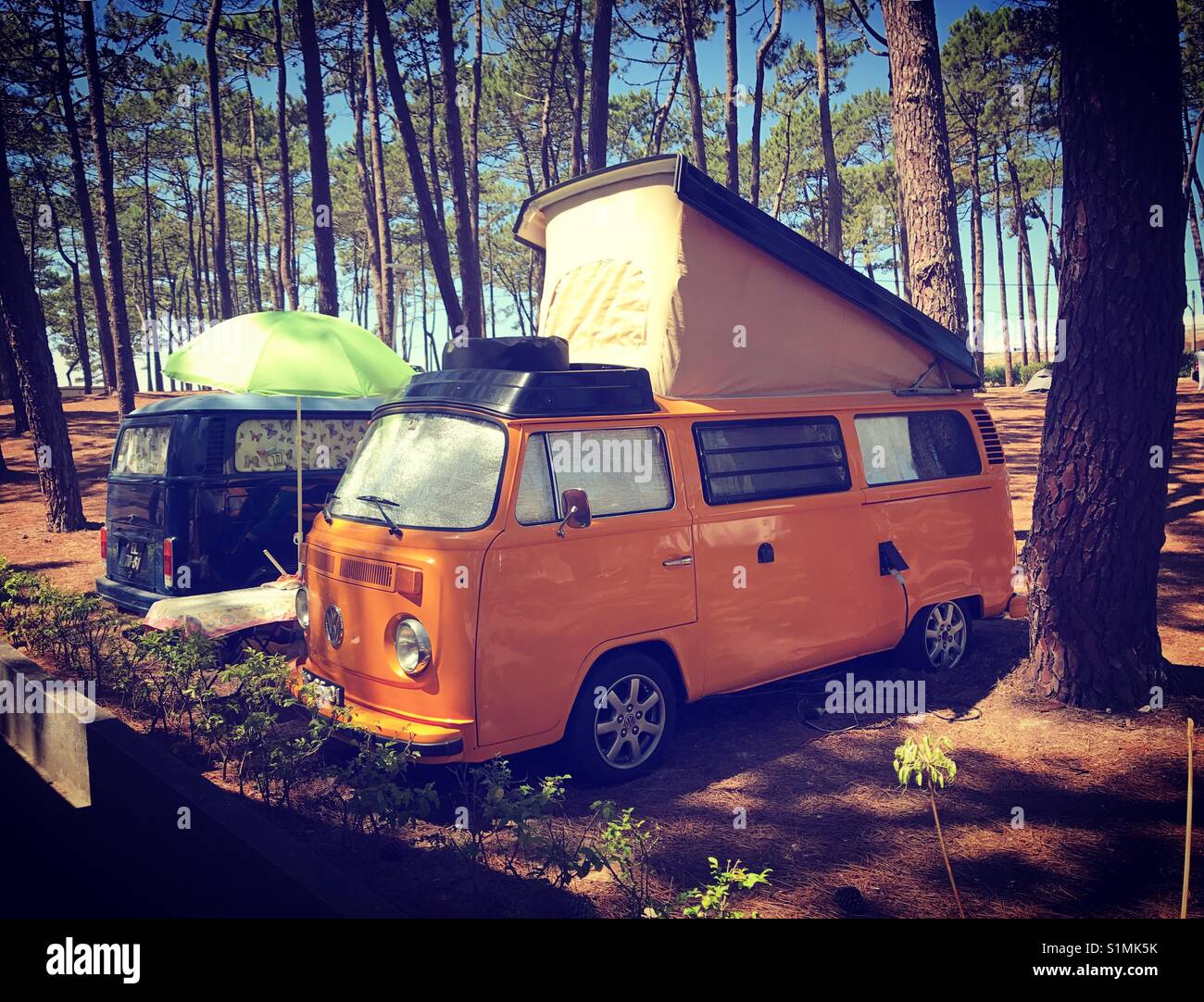 Old camper vans hi-res stock photography and images - Alamy
