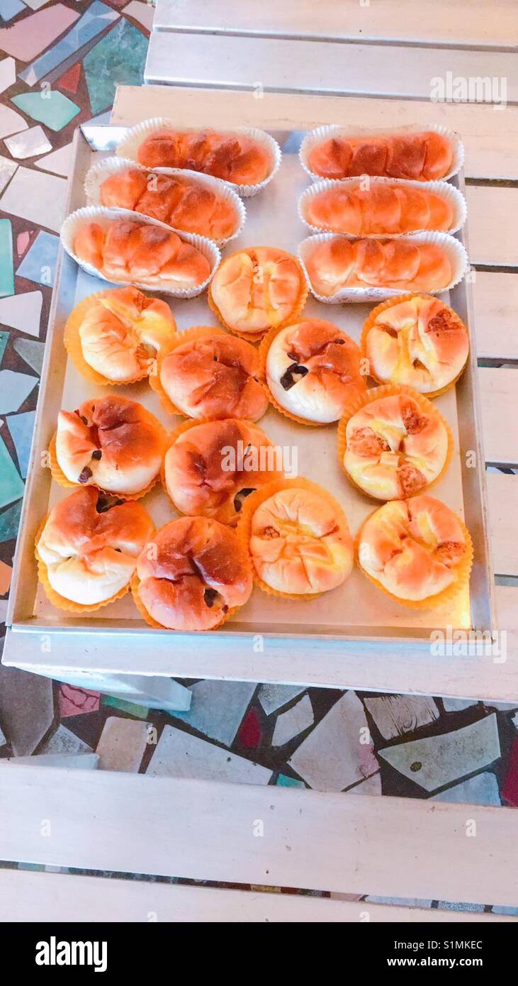 Oven fresh bakery Stock Photo - Alamy