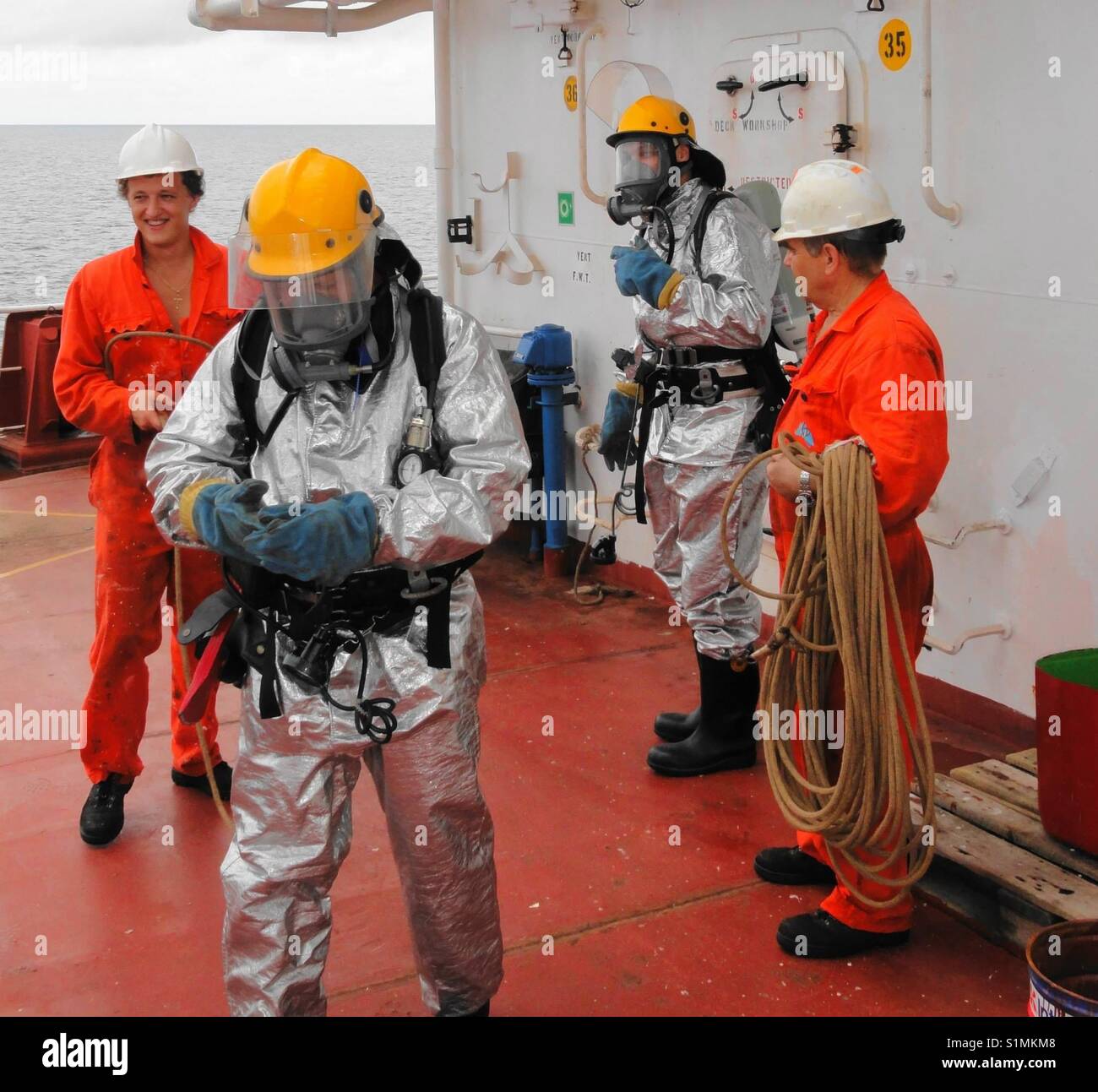 Firefighting ship hi-res stock photography and images - Alamy