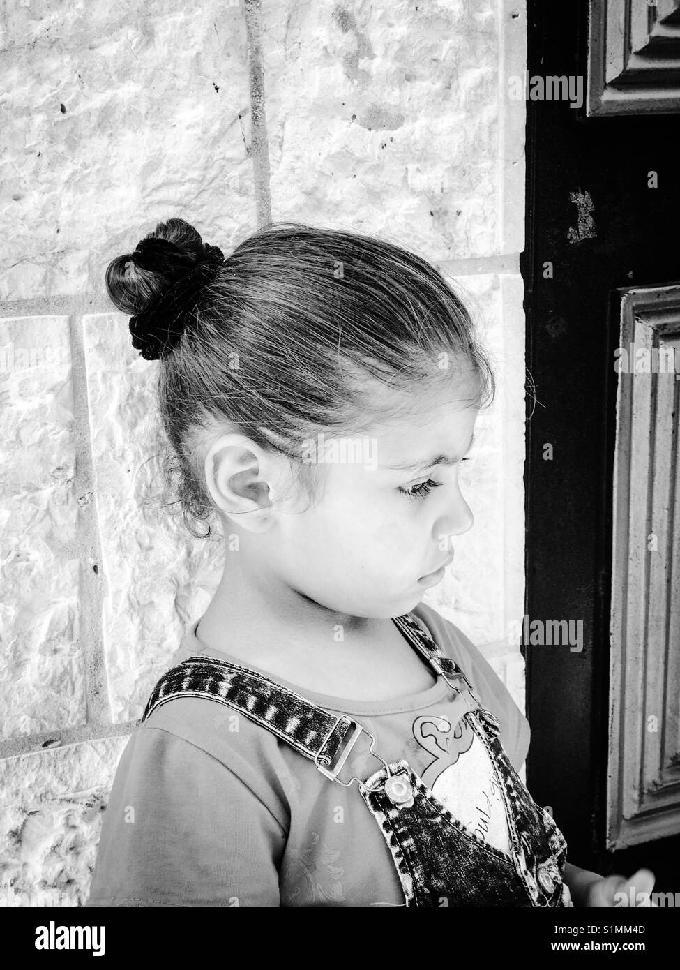 Refugee girl portrait hi-res stock photography and images - Alamy