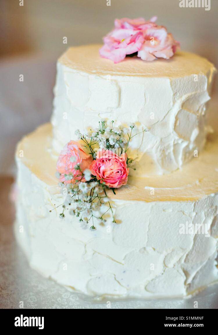 Simple wedding cake hi-res stock photography and images - Alamy
