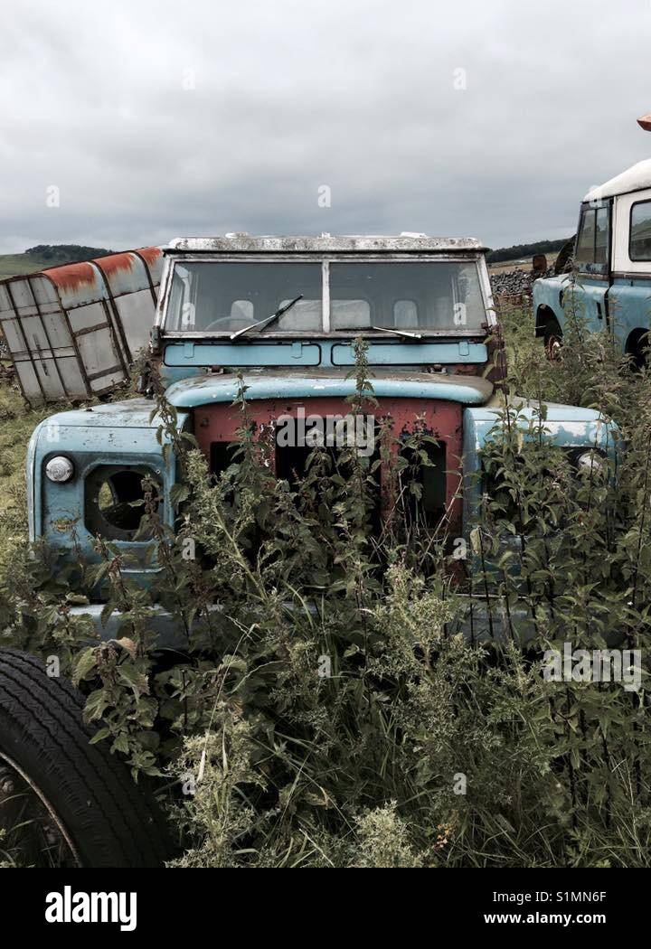 Scrap land rover hi-res stock photography and images - Alamy