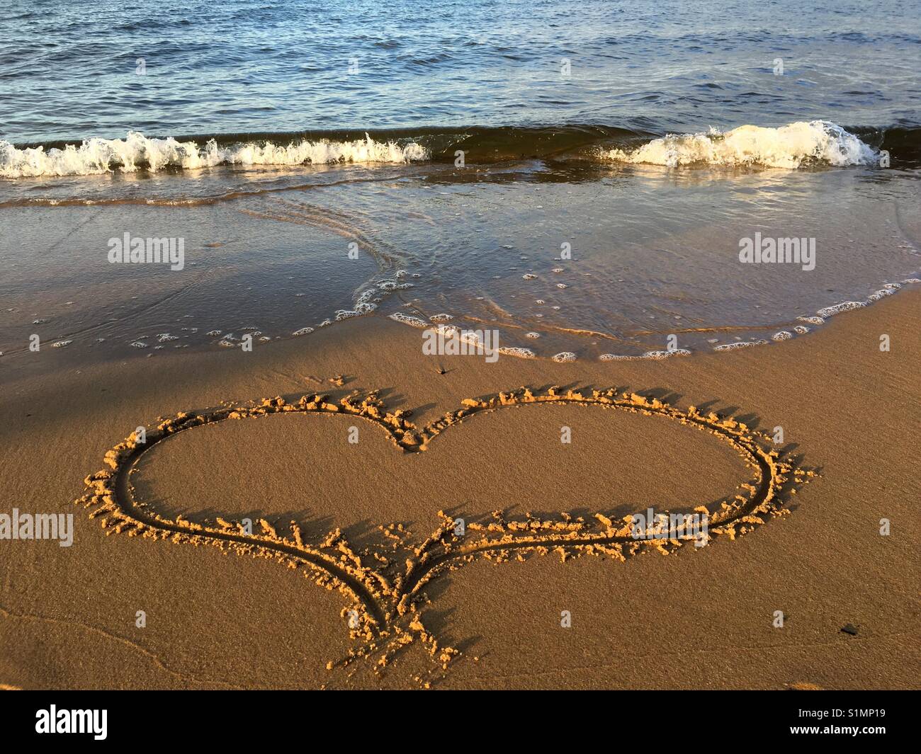 Shape waves hi-res stock photography and images - Alamy
