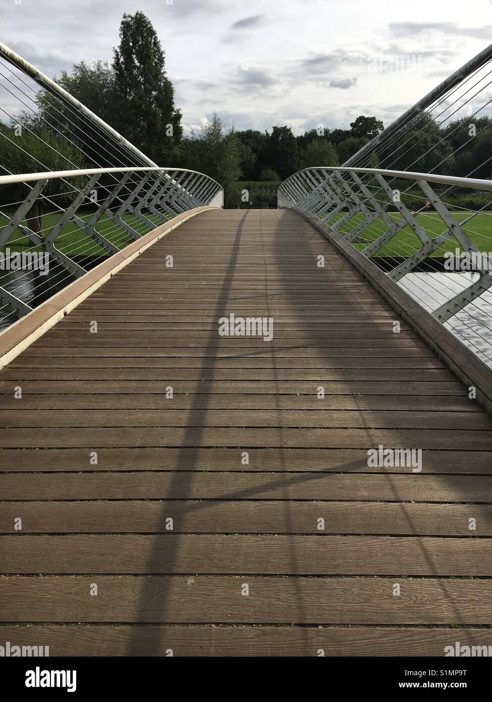 Bridge symmetry hi-res stock photography and images - Alamy