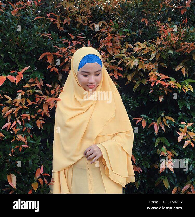 Hijab girl hi-res stock photography and images - Alamy