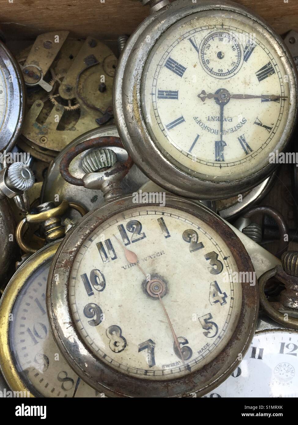 Time is running hi-res stock photography and images - Alamy