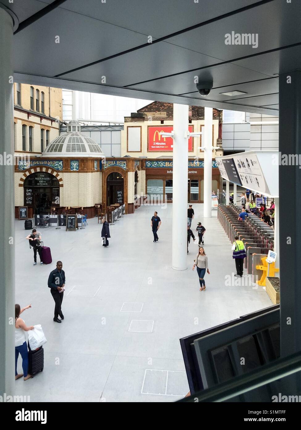 Manchester rail stations hi-res stock photography and images - Alamy
