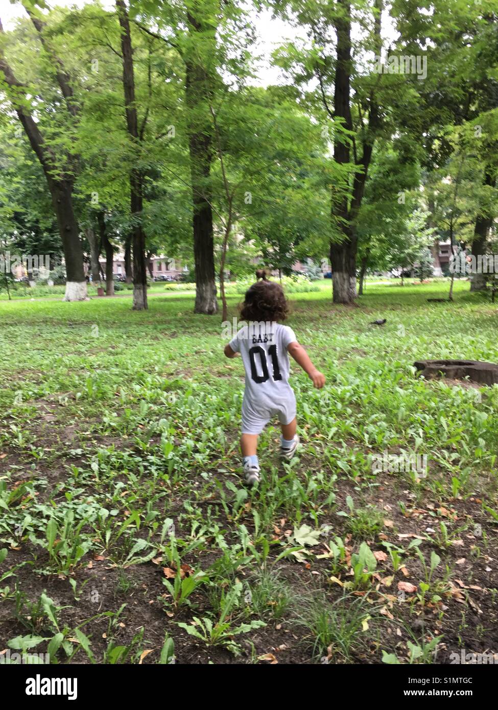 Run park boy hi-res stock photography and images - Alamy