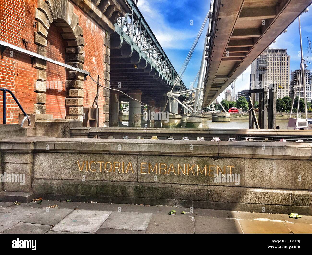 Victoria embankment london hi-res stock photography and images - Alamy