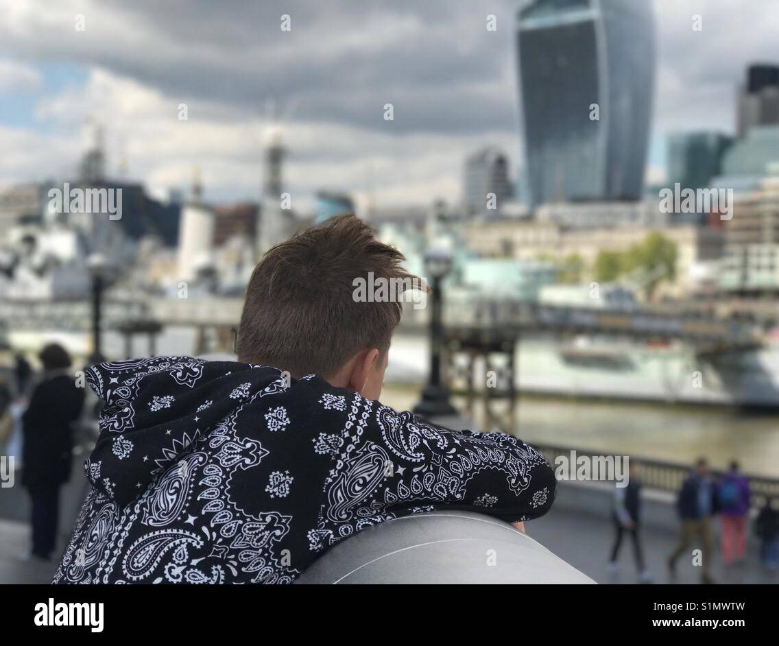 Boy london city hi-res stock photography and images - Alamy