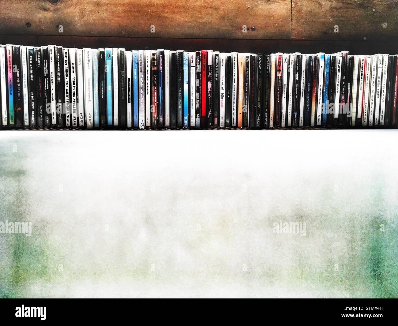 Cds shelf hi-res stock photography and images - Alamy