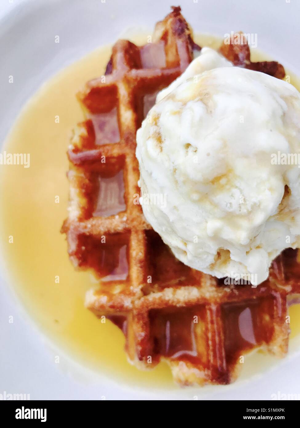 Sticky toffee pudding cream hi-res stock photography and images - Alamy