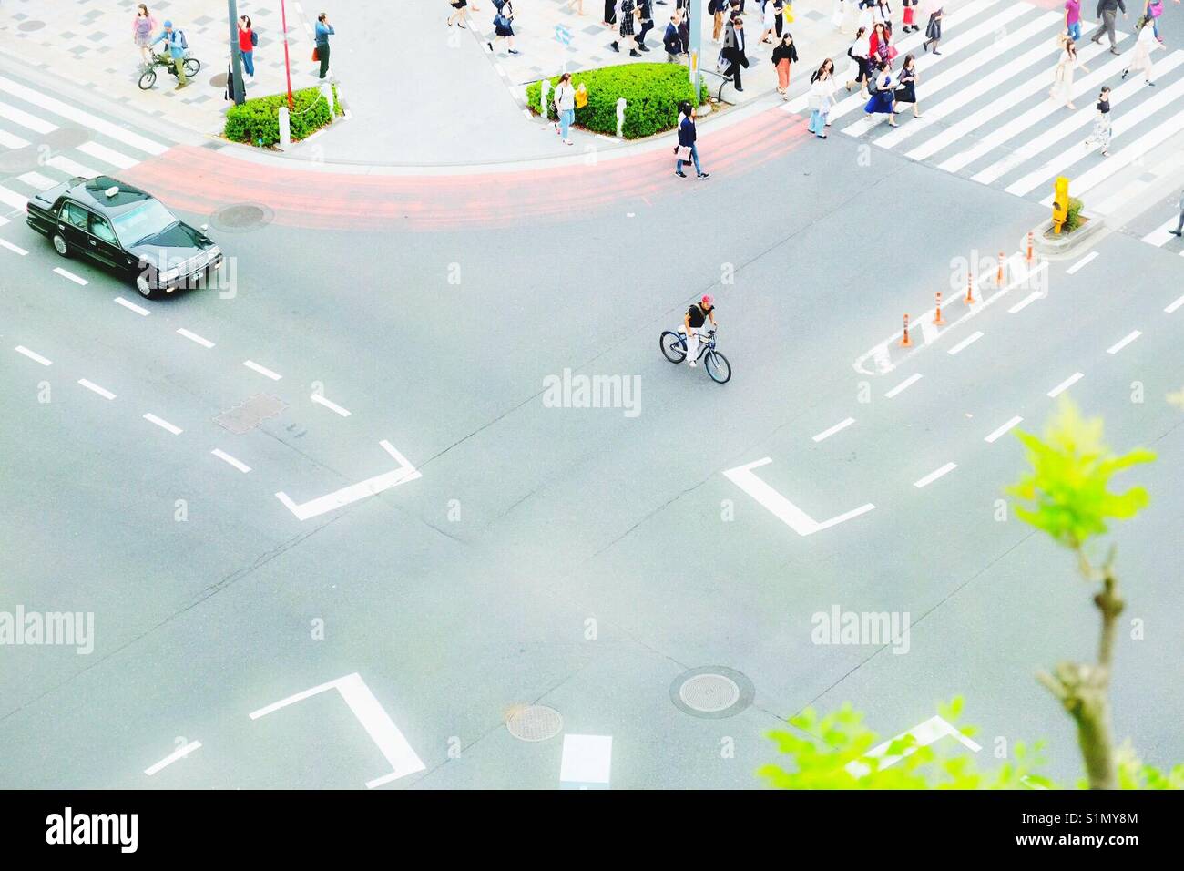 City cycling hi-res stock photography and images - Alamy