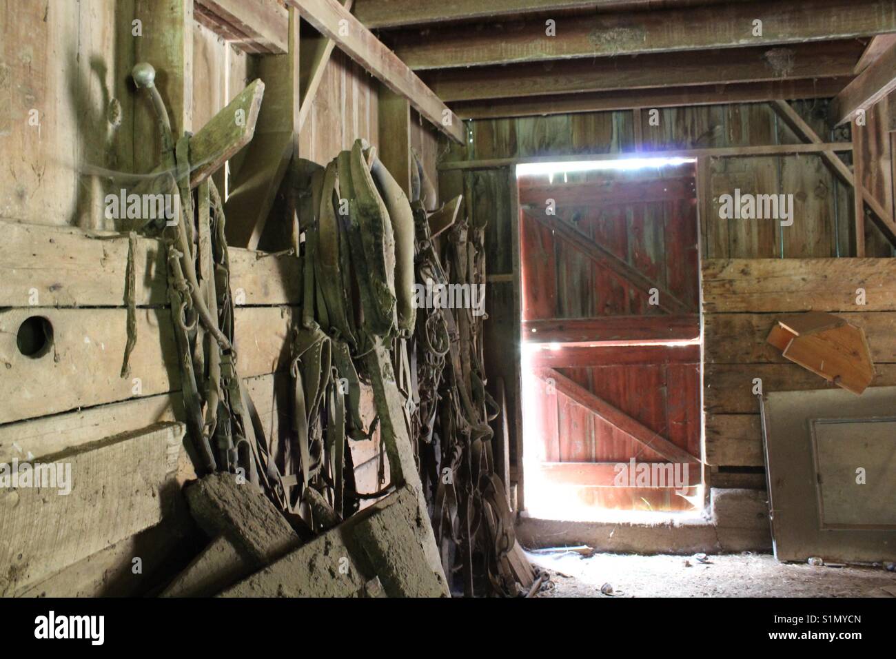 Inside abandoned barn hi-res stock photography and images - Alamy
