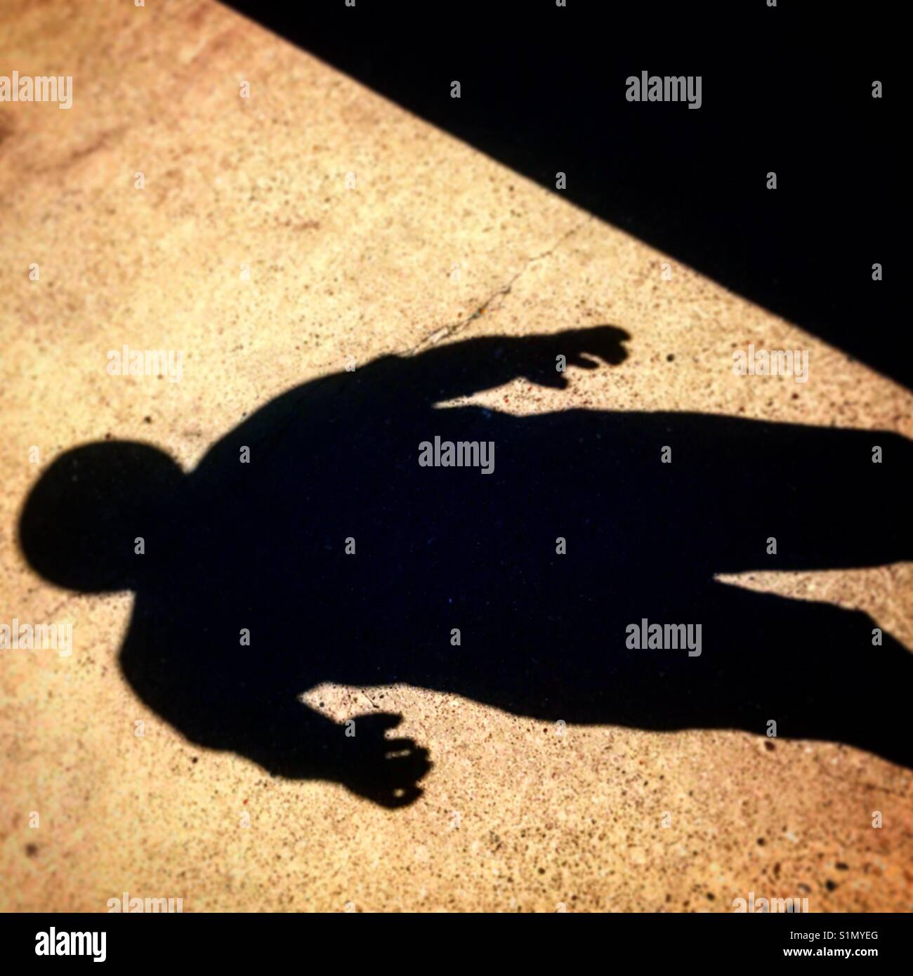Shadow man hi-res stock photography and images - Alamy