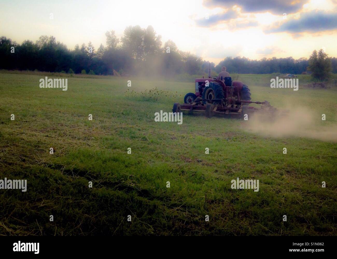 Dust cloud hi-res stock photography and images - Alamy