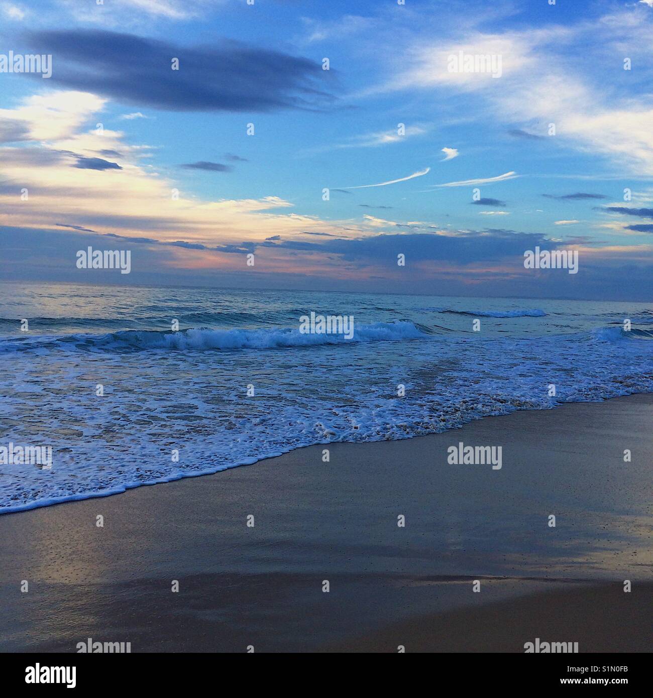 Sunrise calm hi-res stock photography and images - Alamy